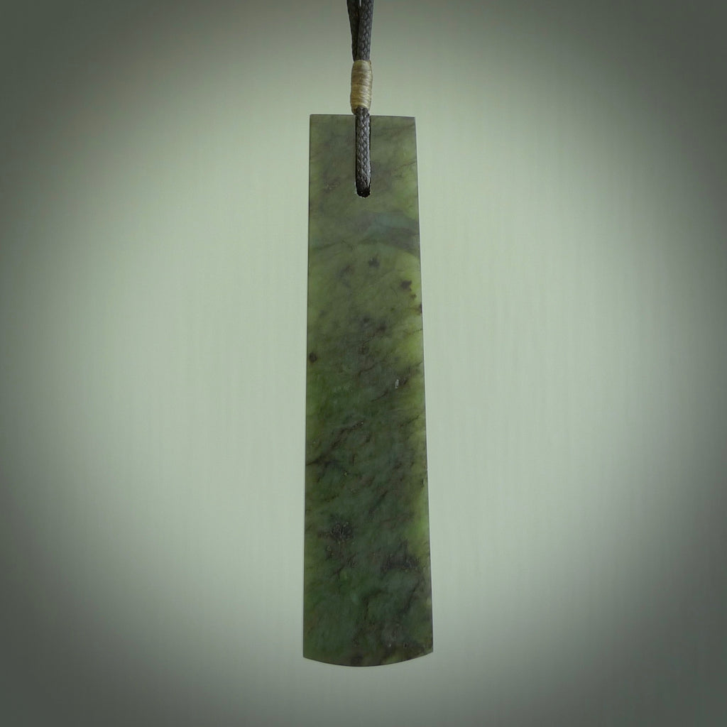 HAND MADE NEW ZEALAND JADE TOKI PENDANT. POUNAMU DROP BY RUEBEN TIPENE ...