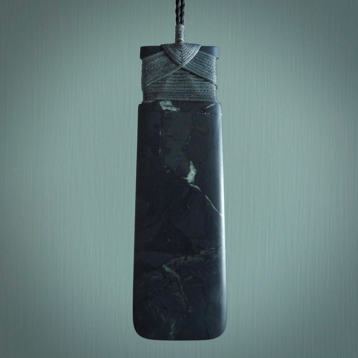 HAND CARVED NEW ZEALAND ARGILLITE TOKI PENDANT. PAKOHE TOKI NECKLACE ...