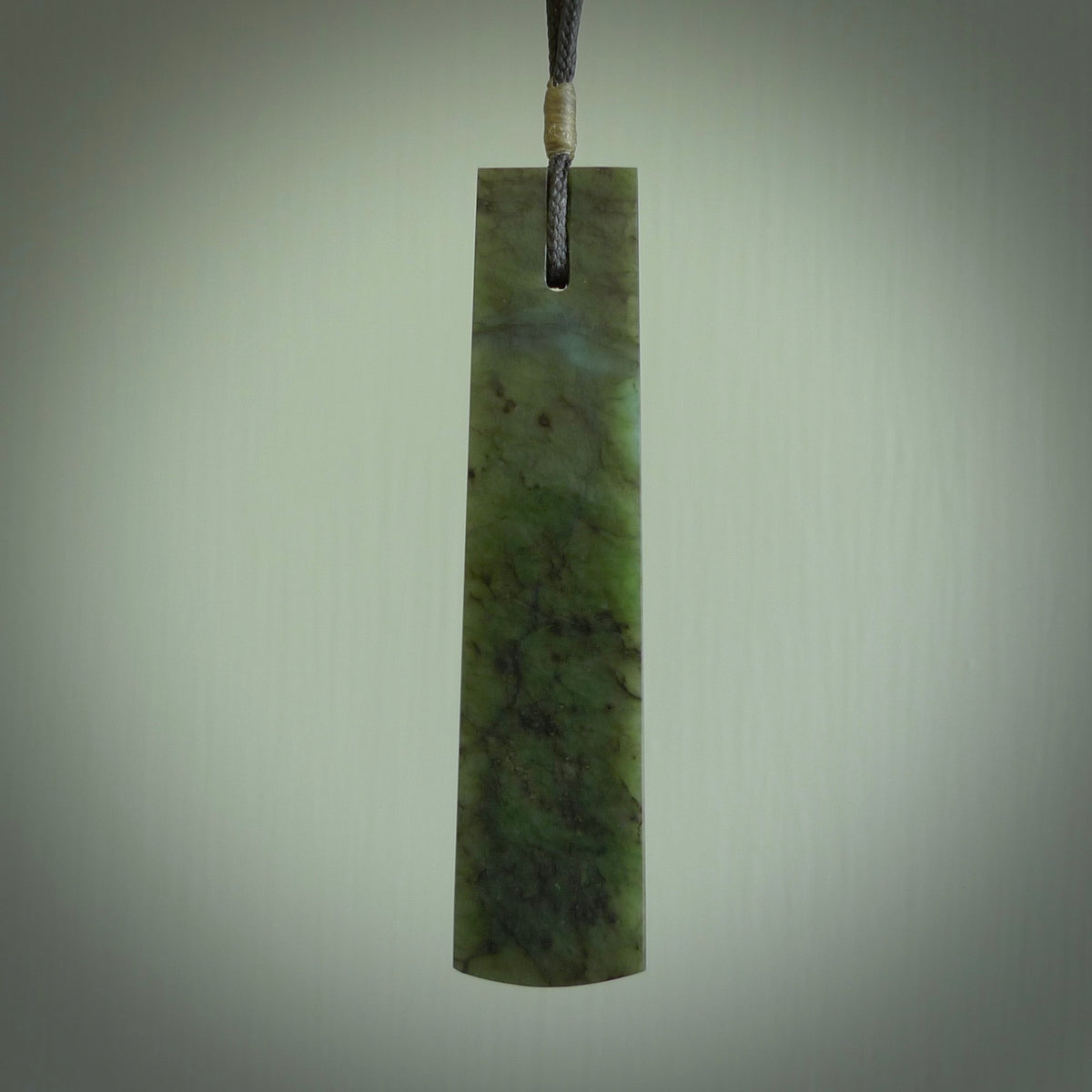 HAND MADE NEW ZEALAND JADE TOKI PENDANT. POUNAMU DROP BY RUEBEN TIPENE ...