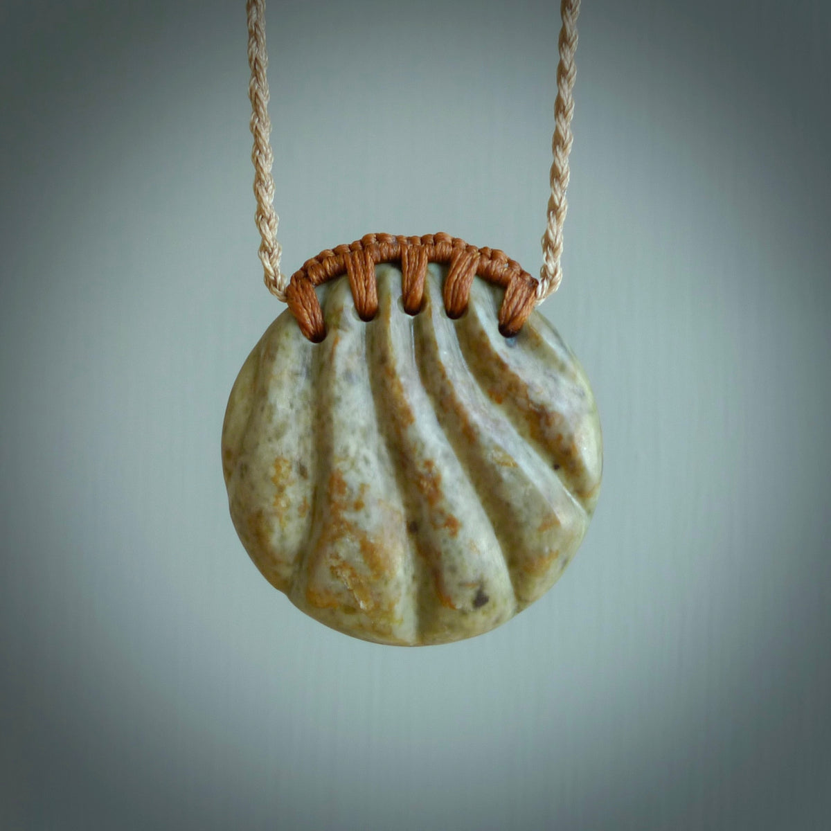HAND CARVED NEW ZEALAND FLOWER JADE SEA SHELL PENDANT. JADE NECKLACE ...