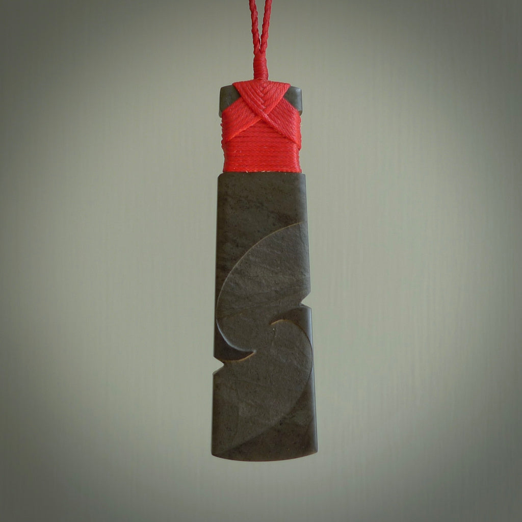 HAND CARVED NEW ZEALAND ARGILLITE TOKI PENDANT. ARGILLITE STONE TOKI ...