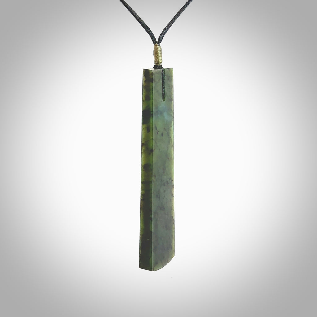 HAND MADE NEW ZEALAND JADE TOKI PENDANT. POUNAMU DROP BY RUEBEN TIPENE ...