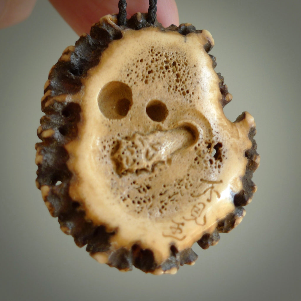 HAND CARVED NEW ZEALAND DEER ANTLER ONI NI KANABO PENDANT. ONE OFF ART ...